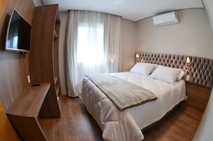 Flat. 02 | Roupa de alta qualidade, minibar, secretária 