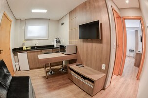 Flat. 03 | Cozinha privada | Micro-ondas, cafeteira/chaleira, chaleira elétrica, torradeira