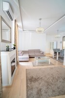 Apartamento Deluxe, Vista para a cidade | Sala de estar