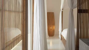 Quarto casal, suíte (LOUNGE SUITE) | Roupas de cama premium, frigobar, ferros/tábuas de passar roupa