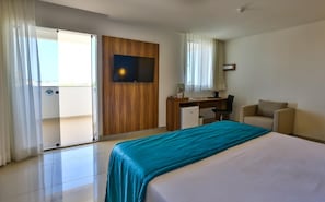 Minibar, cofre no quarto, secretária