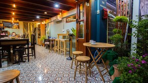 Pequeno-almoço takeaway diário incluído