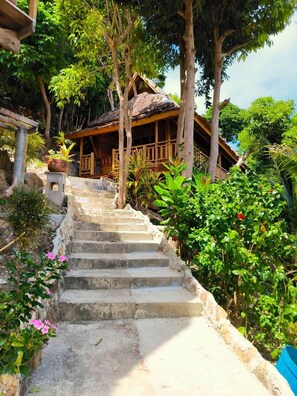 Two-Bedroom Bungalow with Garden view | Roupas de cama premium, frigobar (abastecido com itens grátis)