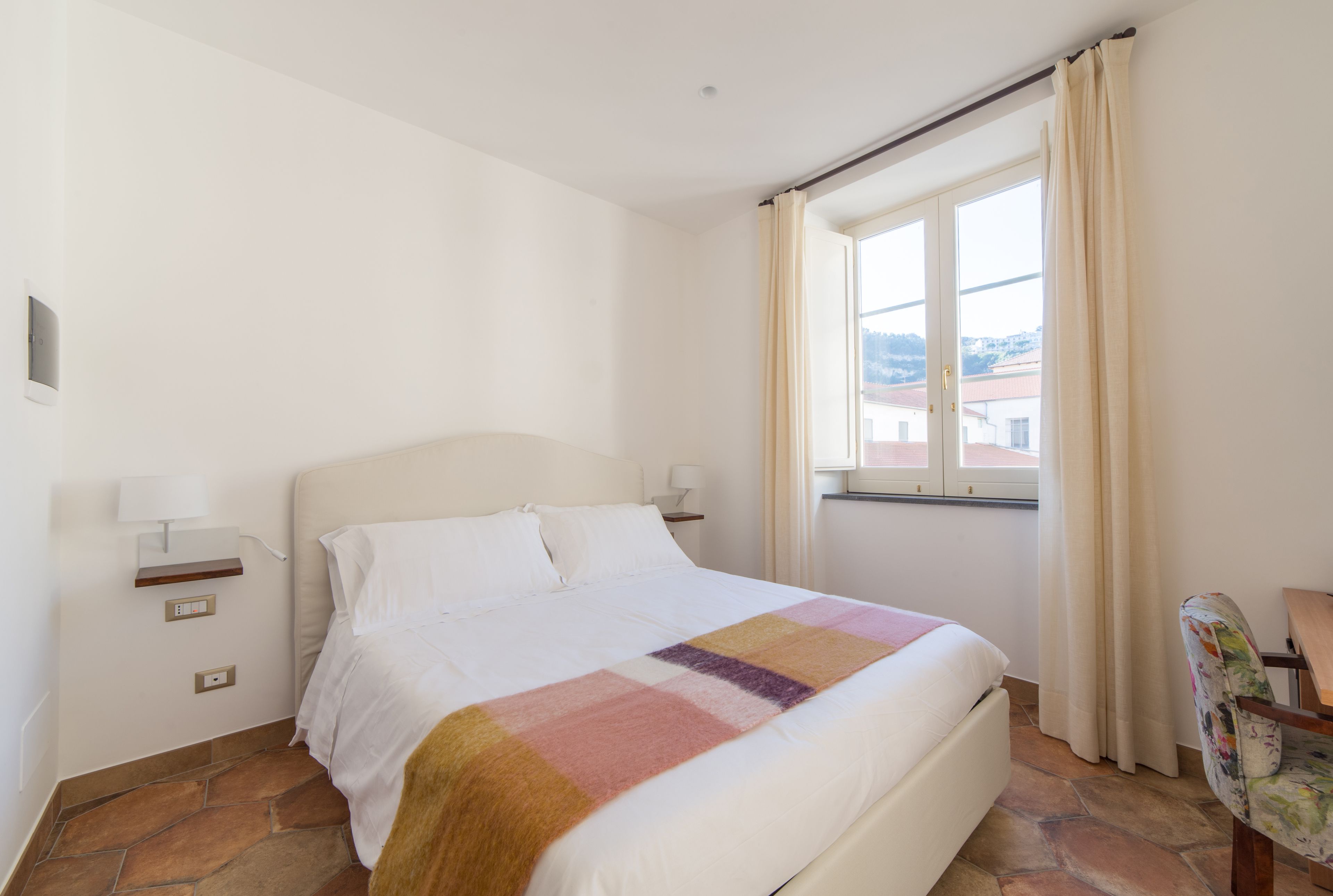 Quarto Duplo Superior | Cofre no quarto, secretária, cortinas/cortinados opacos 