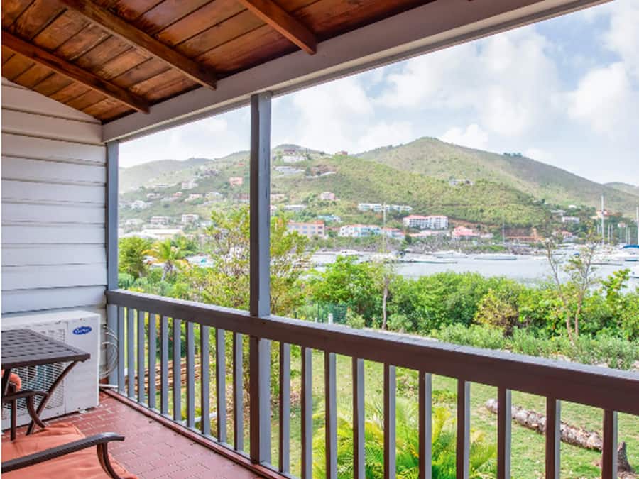 Apartamento Superior em Condomínio Fechado, 2 quartos, vista para o jardim | Varanda