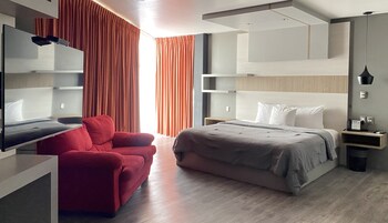 Suite Júnior, 1 cama king-size, Vista para a cidade | Cofre no quarto, ferro/tábua de engomar, Wi-fi grátis 
