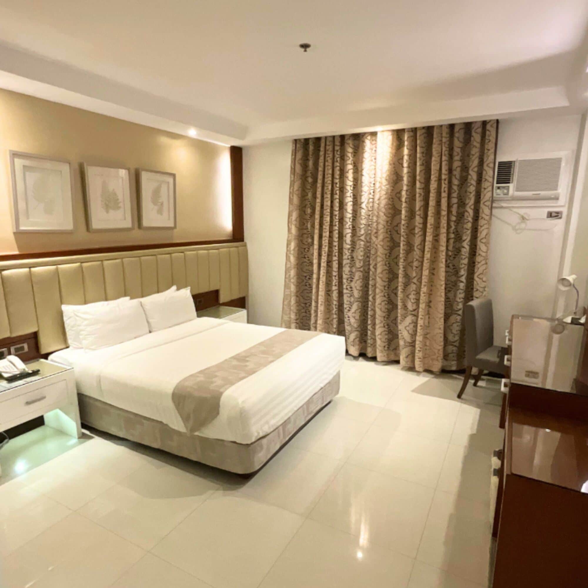 Cofre no quarto, secretária, cortinas/cortinados opacos, Wi-fi grátis 