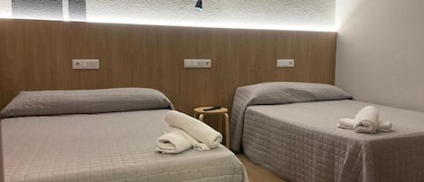 Quarto casal | Ferros/tábuas de passar roupa, camas extras/dobráveis (sobretaxa)
