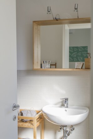 Quarto casal | Banheiro | Chuveiro, produtos de toalete grátis, secador de cabelo