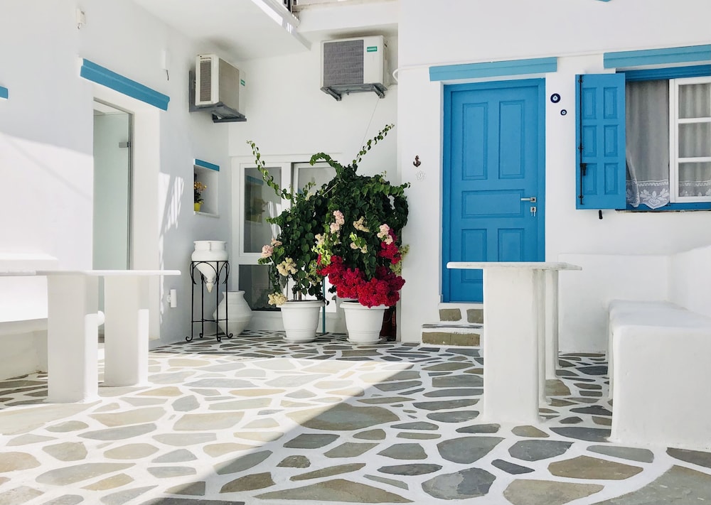 Taki's Guests - Naxos