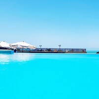 2 piscinas exteriores, guarda-sóis, espreguiçadeiras 