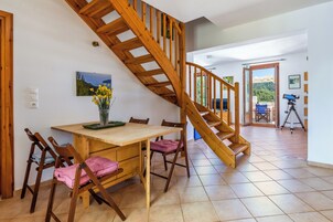 Villa, 2 quartos (Delfi) | Cozinha privada | Uma cafeteira/bule, um frigorífico/congelador grande, um forno 