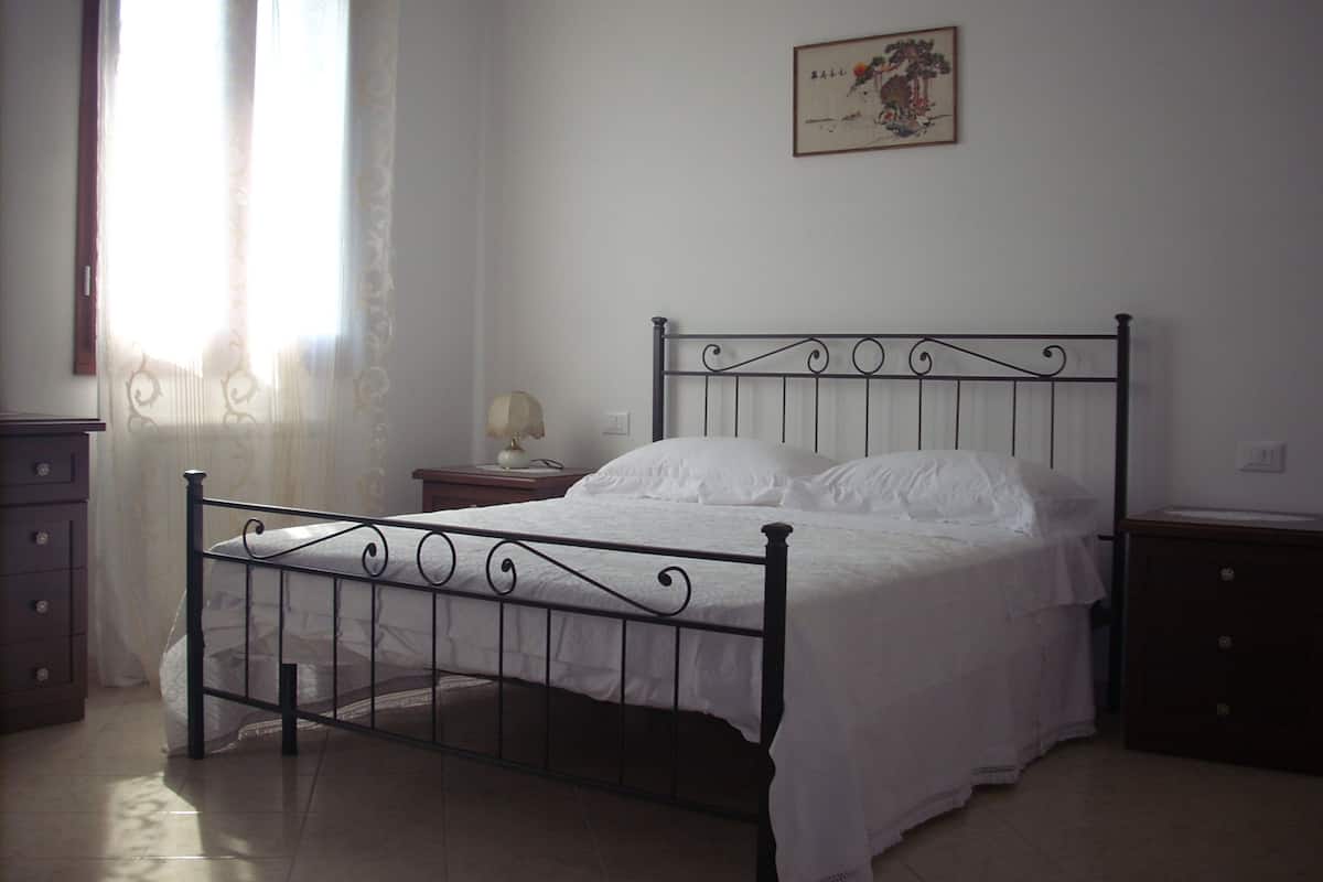 Quarto Standard | Secretária, Wi-fi grátis, roupa de cama fornecida 