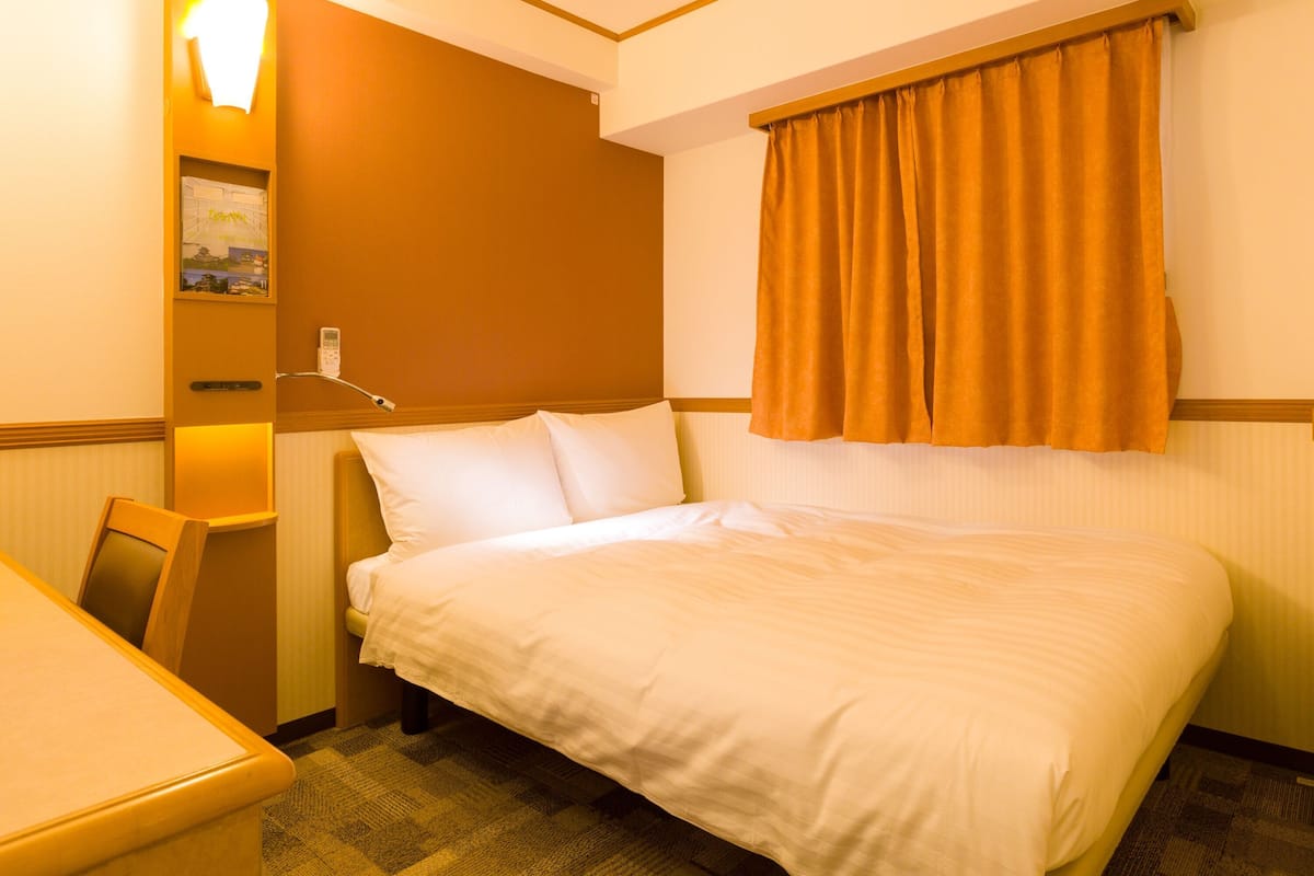 Escrivaninha, ferros/tábuas de passar roupa, Wi-Fi de cortesia