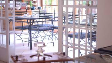 Pequeno-almoço completo incluído