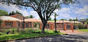 Fachada da propriedade