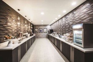 Pequeno-almoço tipo buffet diário incluído 