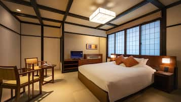Quarto Tradicional, não fumadores (Retro Japanese Double, No Bathroom) | Cofre no quarto, secretária