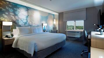 Cofres nos quartos, escrivaninha, ferros/tábuas de passar roupa