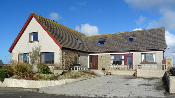 Lindisfarne Bed & Breakfast - Stromness