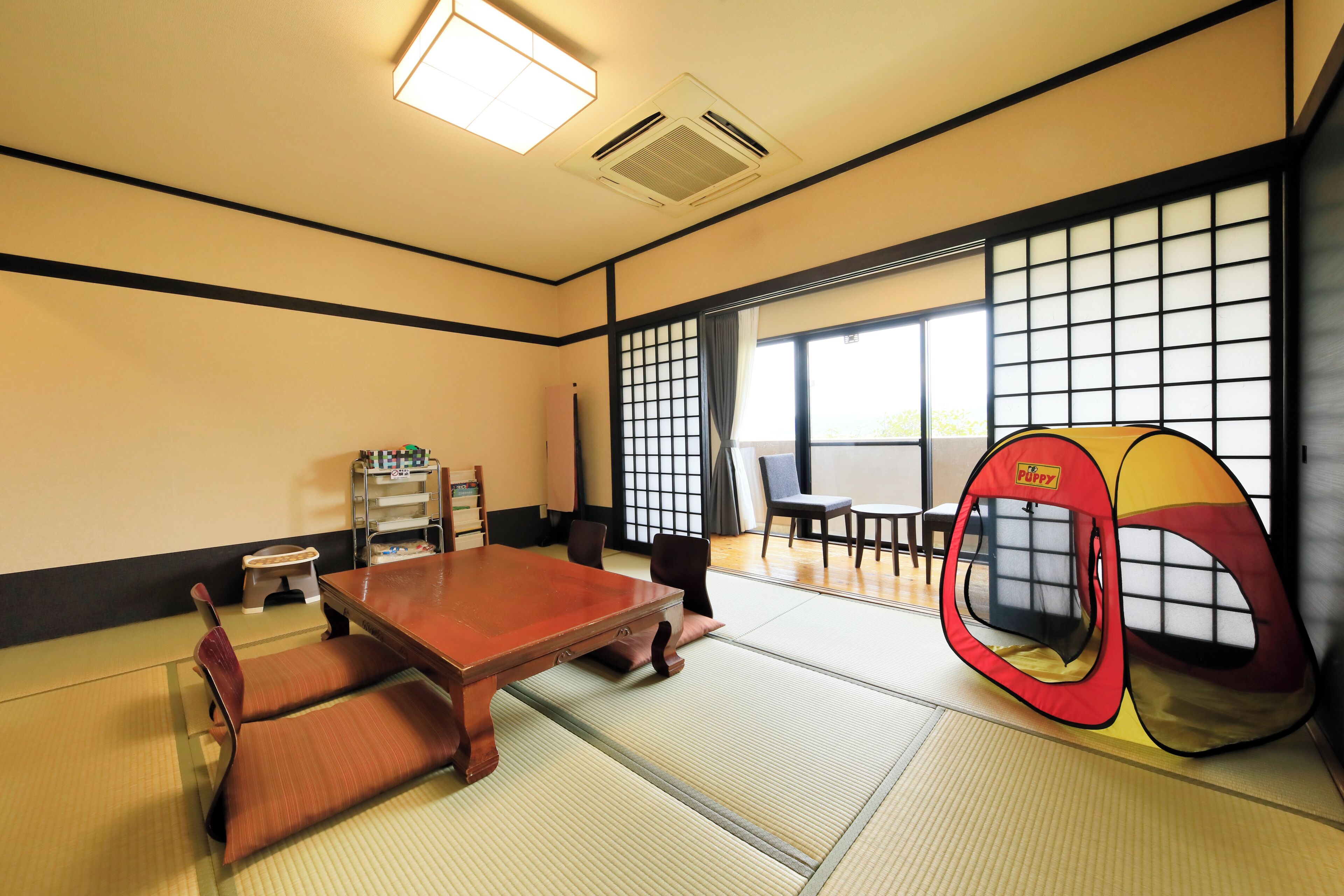 Quarto família, para não fumantes | Cofres nos quartos, escrivaninha, Wi-Fi de cortesia, roupa de cama