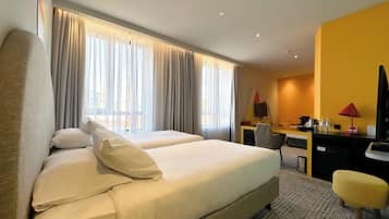 Quarto Familiar, 2 camas de casal | 1 quarto, roupa de alta qualidade, minibar, cofre no quarto