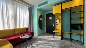 Quarto superior, 1 cama de casal e sofá-cama | Roupas de cama premium, frigobar, cofres nos quartos, escrivaninha