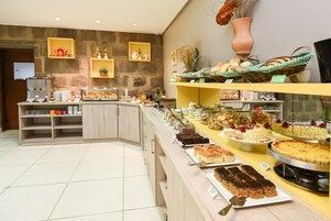 Café da manhã continental grátis todos os dias