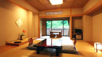 Quarto Tradicional (Japanese Style) | Cofre com capacidade para portátil, secretária, Wi-fi grátis