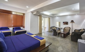 Roupa de alta qualidade, minibar, secretária, quartos insonorizados 