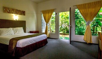 Quarto Deluxe, 1 quarto, pátio, junto ao jardim | Vista do quarto