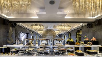 Pequeno-almoço tipo buffet diário (20 USD por pessoa)