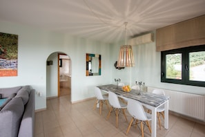 Villa Clássica, vista para o mar (Portela House 1) | Sala de jantar