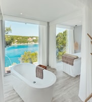 Tratamentos corporais, tratamentos faciais, manicure e pedicure