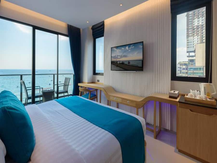 Deluxe Ocean View, Balcony | Cofre no quarto, secretária, Wi-fi grátis