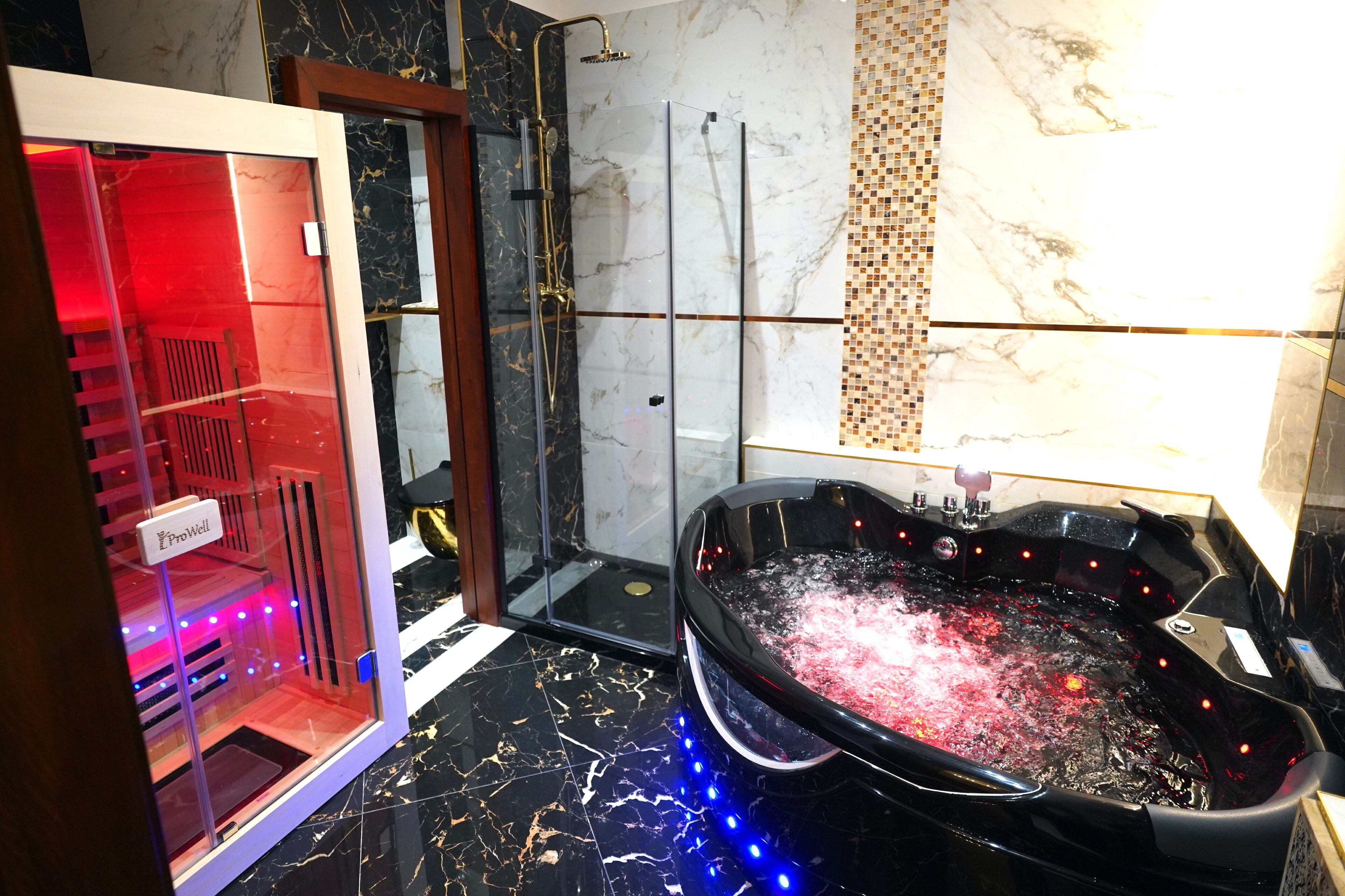 Quarto Duplo Exclusivo, 1 quarto, banheira de hidromassagem grande | Casa de banho | Artigos de higiene pessoal grátis, um secador de cabelo 