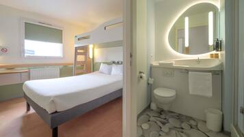 Quarto Triplo, várias camas | Secretária, quartos insonorizados, Wi-fi grátis