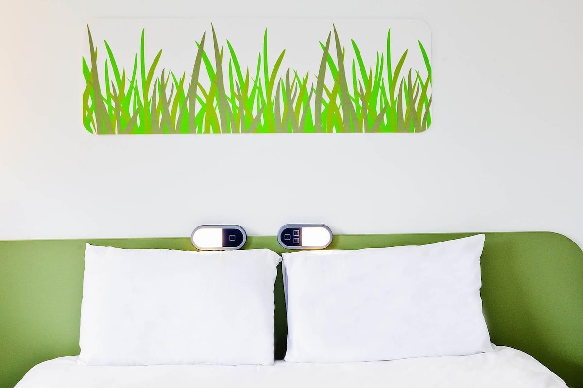 Quarto casal | Escrivaninha, quartos à prova de som, Wi-Fi de cortesia