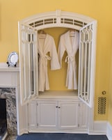 Quarto Económico, 1 cama queen-size | Secretária, ferro/tábua de engomar, Wi-fi grátis