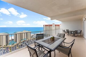 Apartamento em Condomínio Fechado, 3 quartos, vista para o oceano (1712) | Varanda