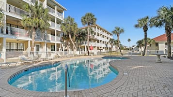 4 piscinas externas, espreguiçadeiras