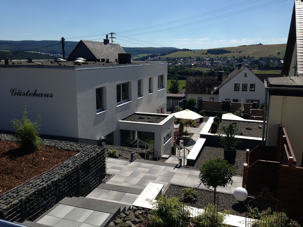 Wohnraum Hotel & Gästehaus - Trier