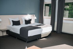 Quarto casal standard | Escrivaninha, Wi-Fi de cortesia