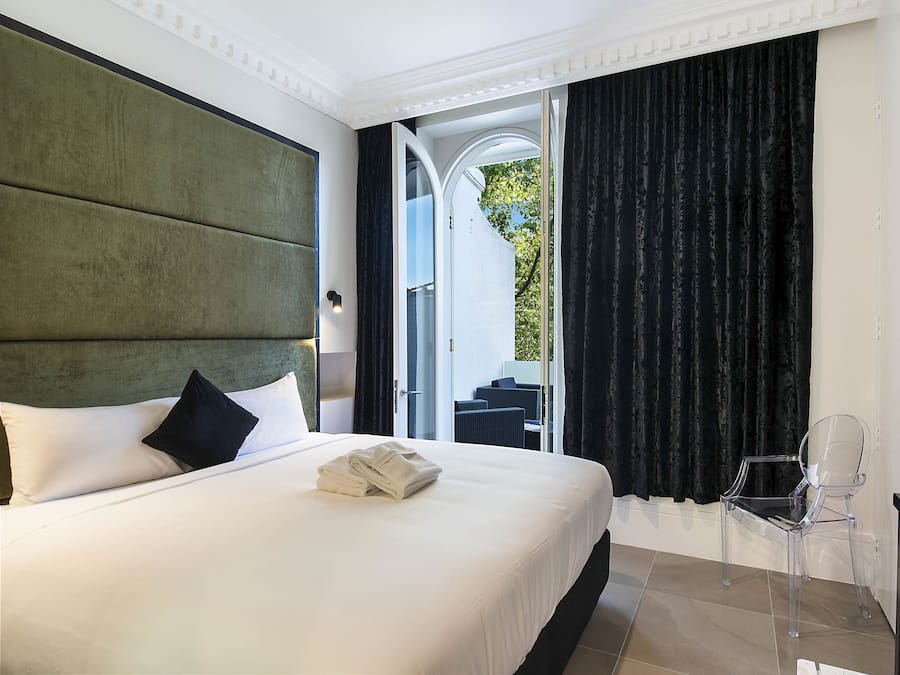 Quarto Duplo Superior, 1 quarto | Minibar, ferro/tábua de engomar, Wi-fi grátis, roupa de cama fornecida