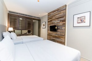 Quarto Superior, acesso à piscina | Cofre no quarto, secretária, ferro/tábua de engomar, Wi-fi grátis 