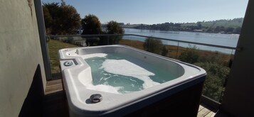Quarto Deluxe, 1 quarto, banheira de hidromassagem grande, vista para o rio | Minibar, cofre no quarto, secretária, quartos insonorizados 