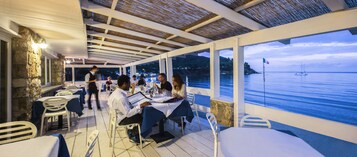 Café da manhã com buffet grátis todos os dias