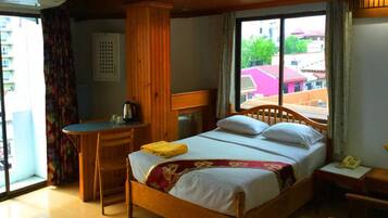 Quarto Duplo Deluxe | Cofre no quarto, secretária, cortinas/cortinados opacos, Wi-fi grátis