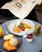Pequeno-almoço continental diário mediante uma taxa 