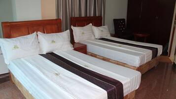 Quarto Duplo | Minibar, cofre no quarto, secretária, camas desdobráveis/extra grátis